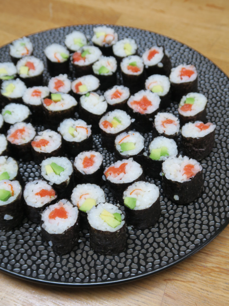Makis apéro saumon surimi avocat - Blue Cook Book